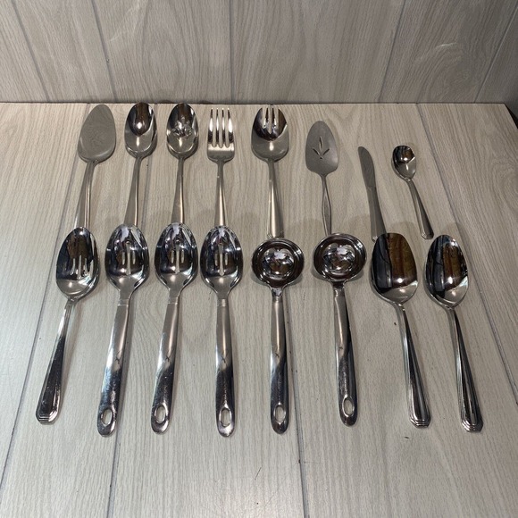 Oneida | Kitchen | 6 Piece Oneida Heirloom 181 Serving Spoon Pierced ...